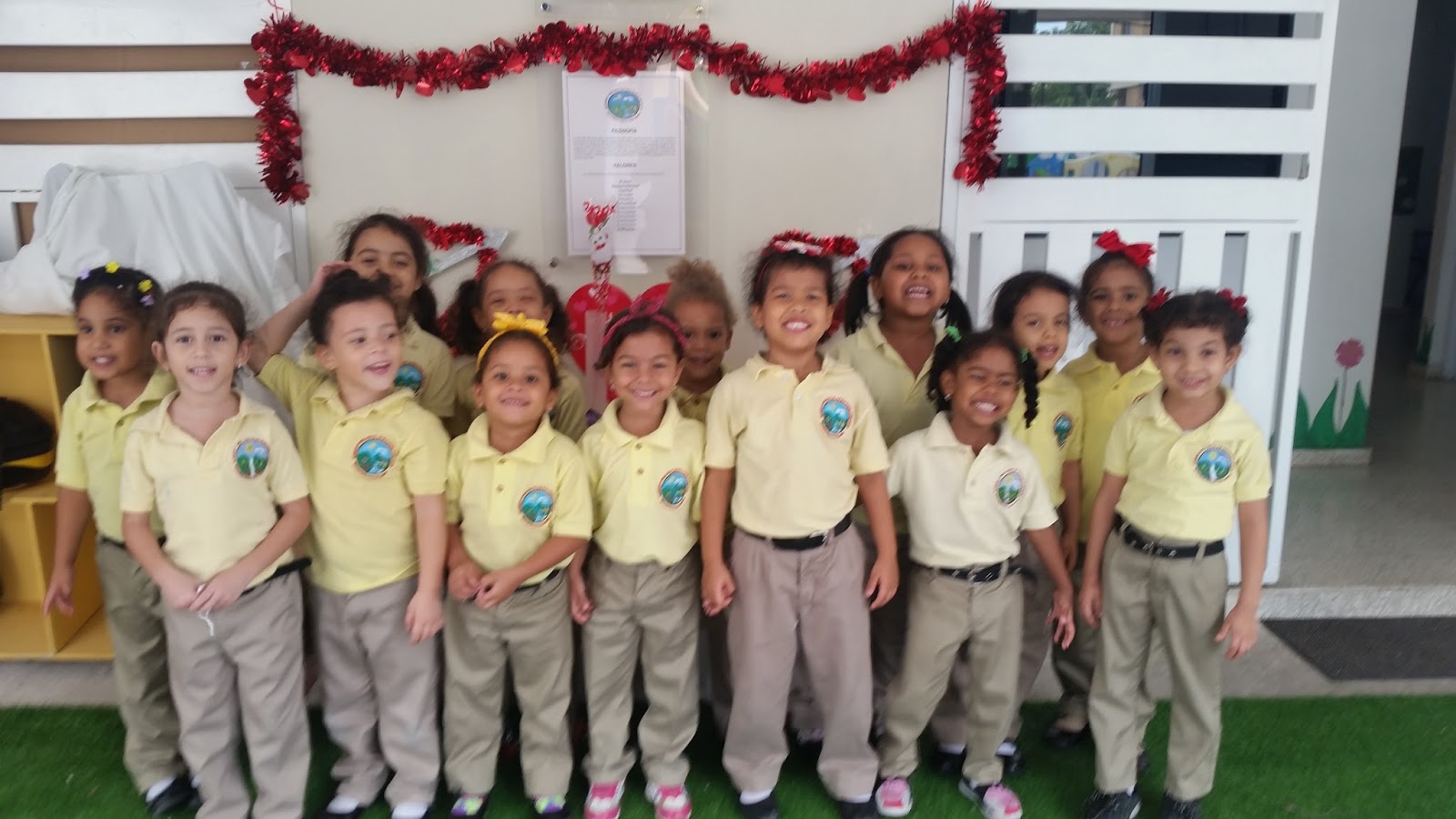 Colegio Riachuelo Logo