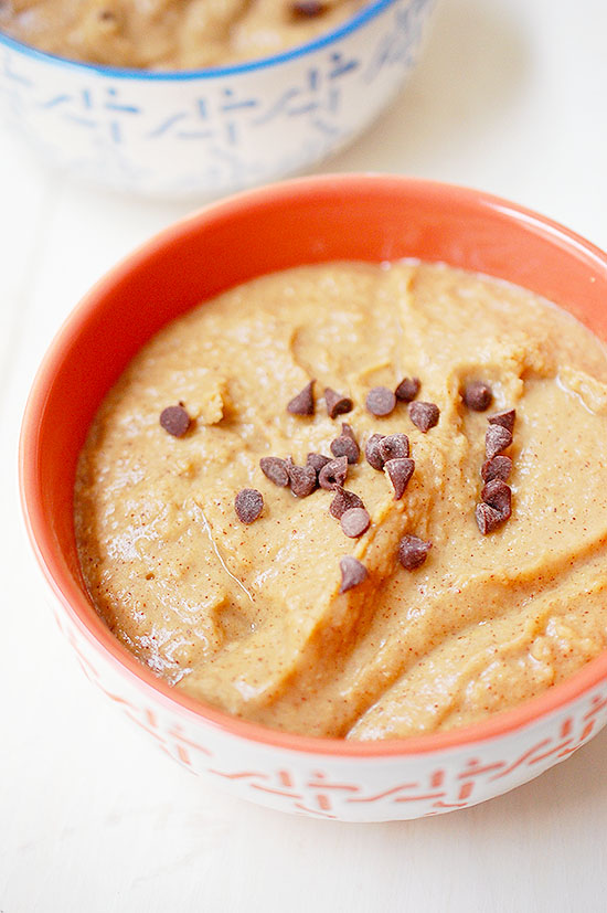 Chocolate chip snickerdoodle hummus - Eva Bakes