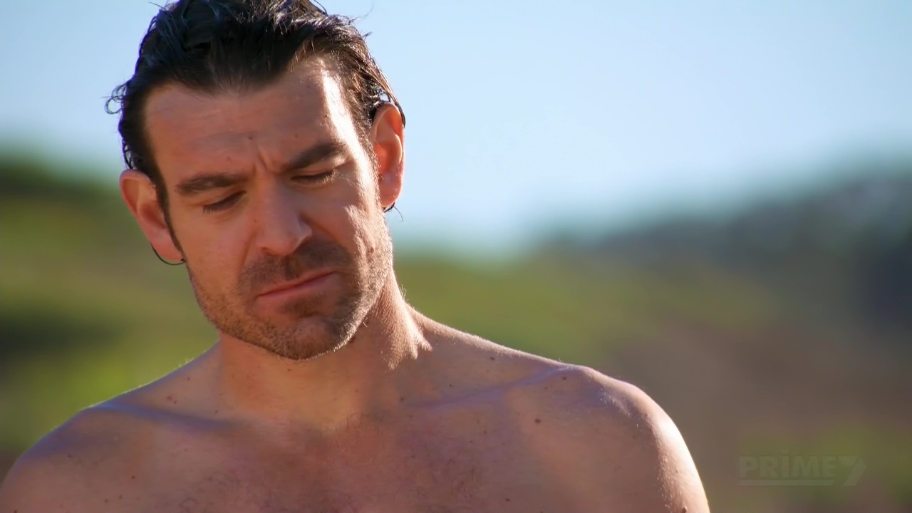 ausCAPS: Rohan Nichol shirtless in Home And Away