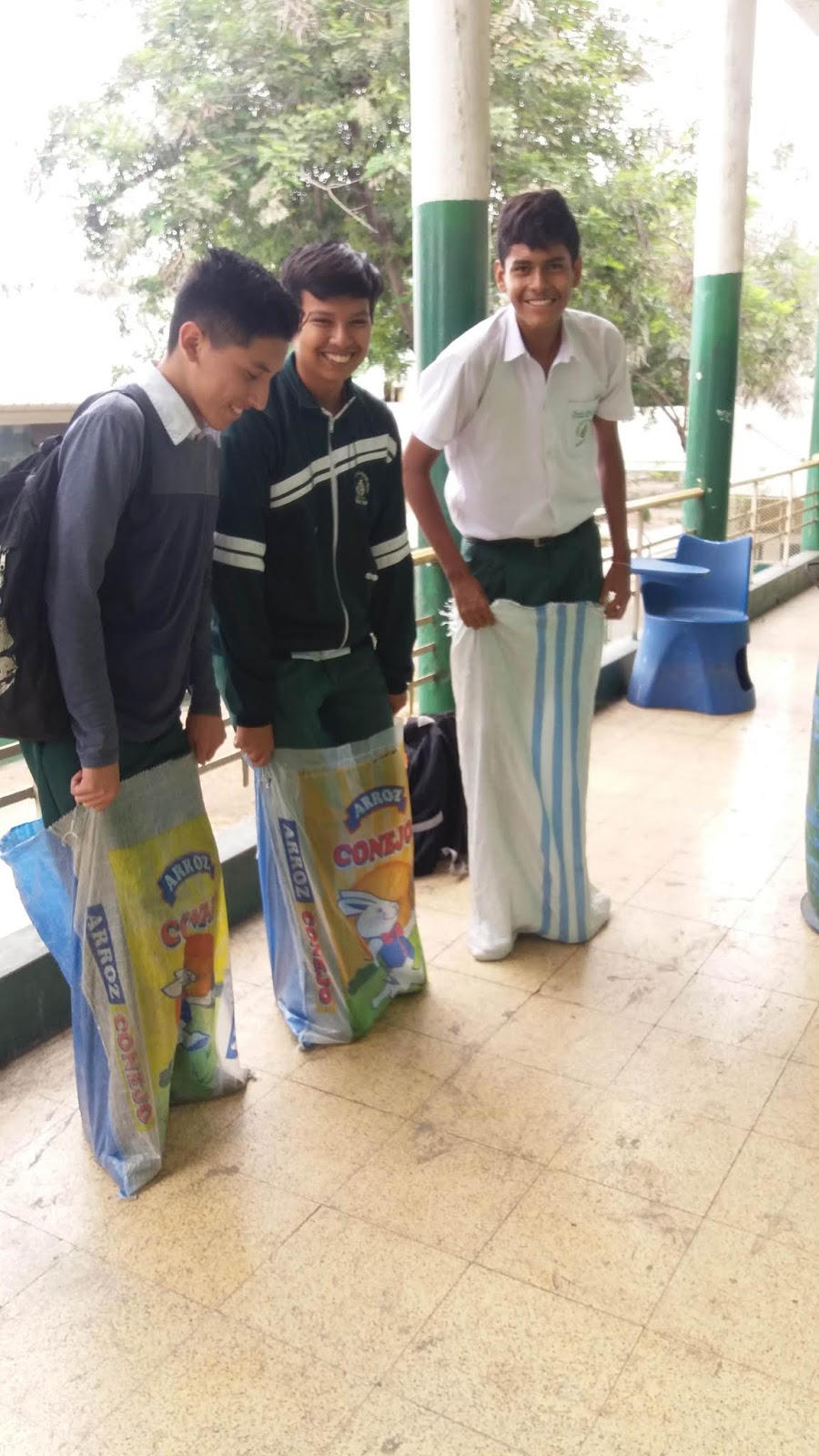 The traditional "Bagging Race" game: 2018