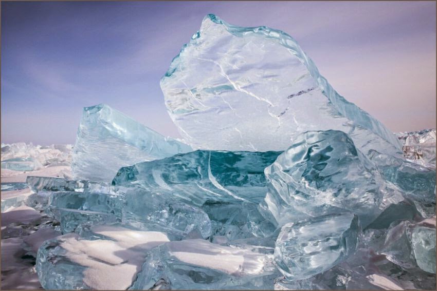 News Dumper: Crystal clear ice of Lake Baikal