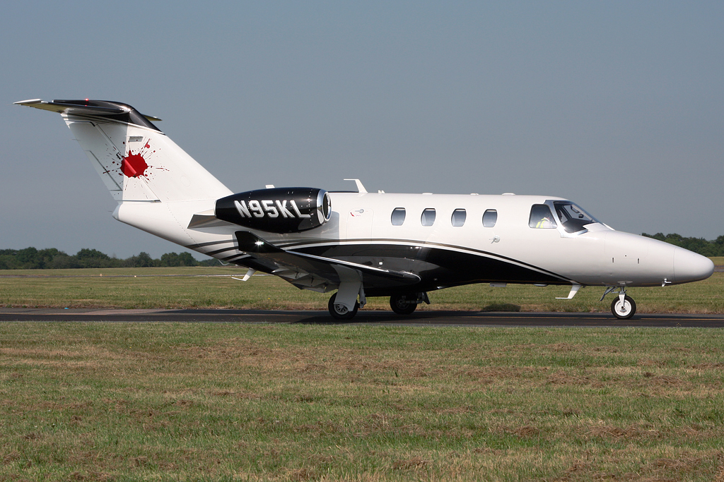 LONDON BIGGIN HILL AIRPORT EGKB/BQH IMAGES by Terry Wade: N95KL C25M 20 ...