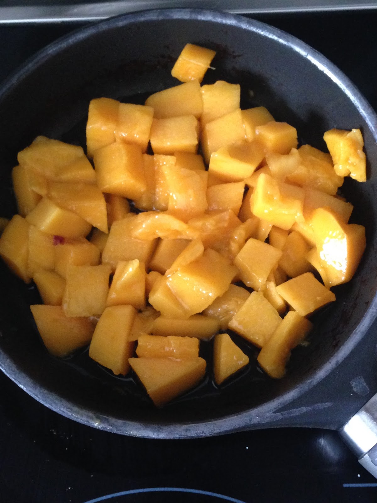 Blue Cuisine: Copa de fresas, mango y yogur