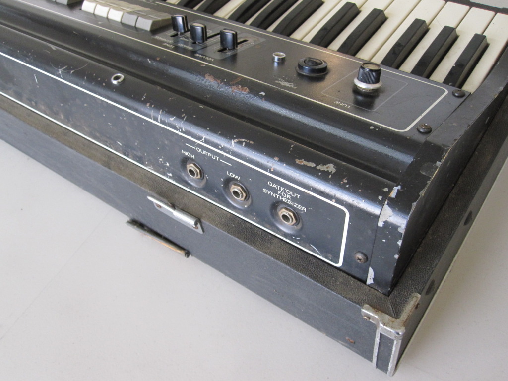 MATRIXSYNTH: VINTAGE 1970s ROLAND RS 202 STRINGS SYNTHESIZER
