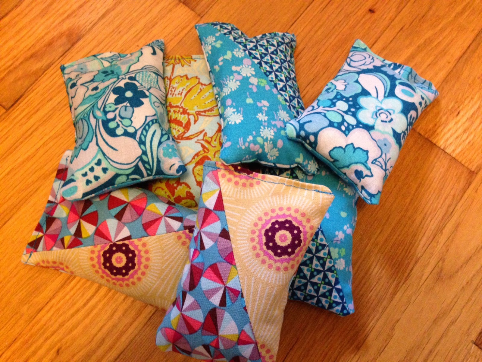 Becoming Gezellig: Half-rectangle triangle sachets