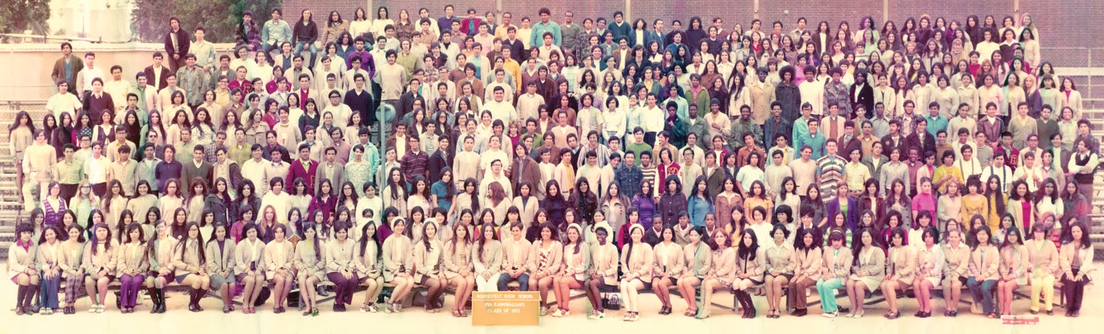 Roosevelt71: Roosevelt High School Class of 1971 Panorama Picture