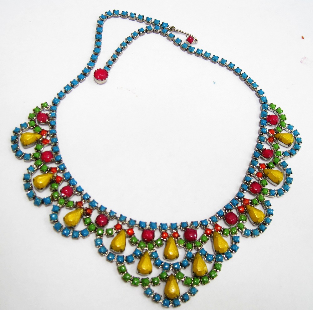 Bonnin Designs: Neon Painted Vintage Rhinestone Necklace - Tutorial