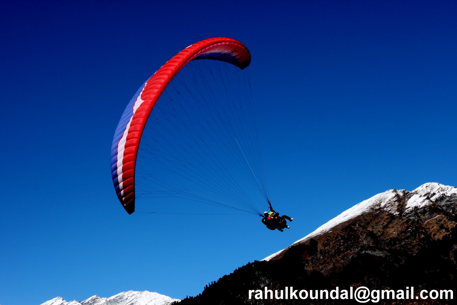 RAHUL KOUNDAL's PHOTOGRAPHY: Paragliding at Manali, India