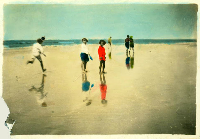 65 Awful Hand-Colored Photos Look Like To Be Painted By Kids ~ Vintage ...