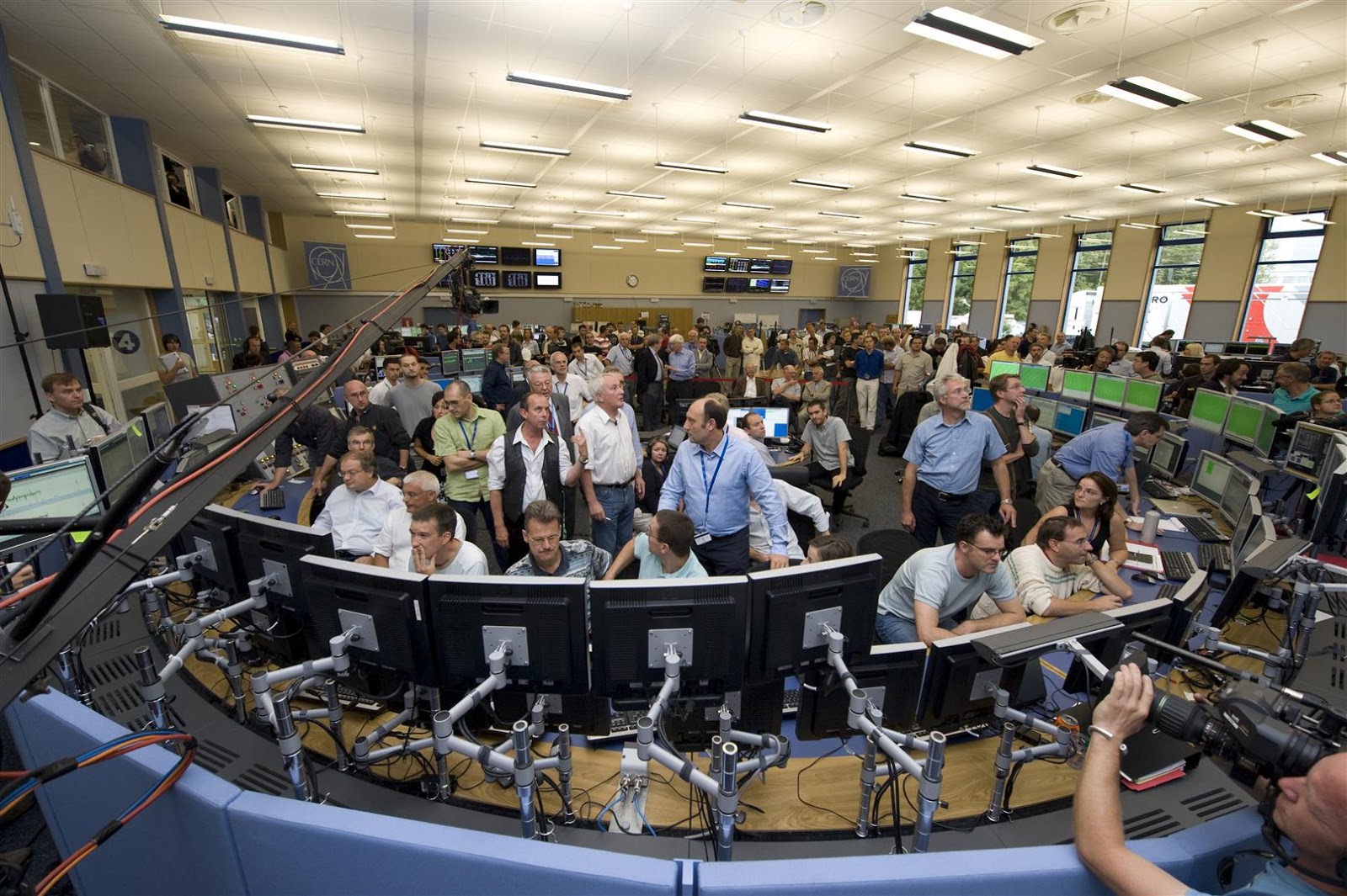 L.H.C THE LARGE HADRON COLLIDER - wikii-Science