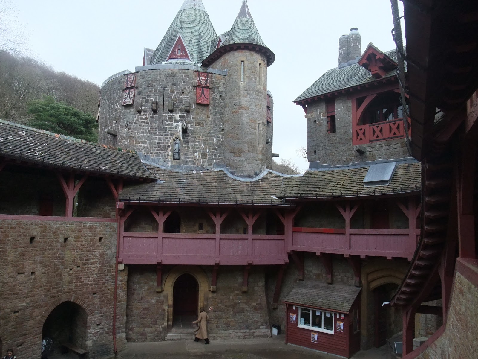 O MEU LADO SOLAR...nova etapa!: Castell Coch: o Castelo Vermelho