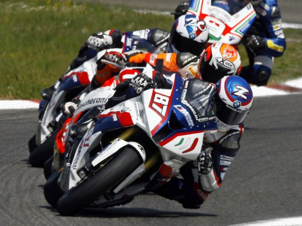 PERENG MOTORCYCLE: CIV: Pasukan Ducati 1198 RS Asapi Aprilia RSV4 Di Monza