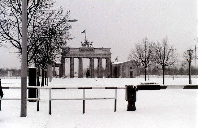 MikeLiveira's Space: Berlin in the Winter of 1964 – 40 Black and White ...