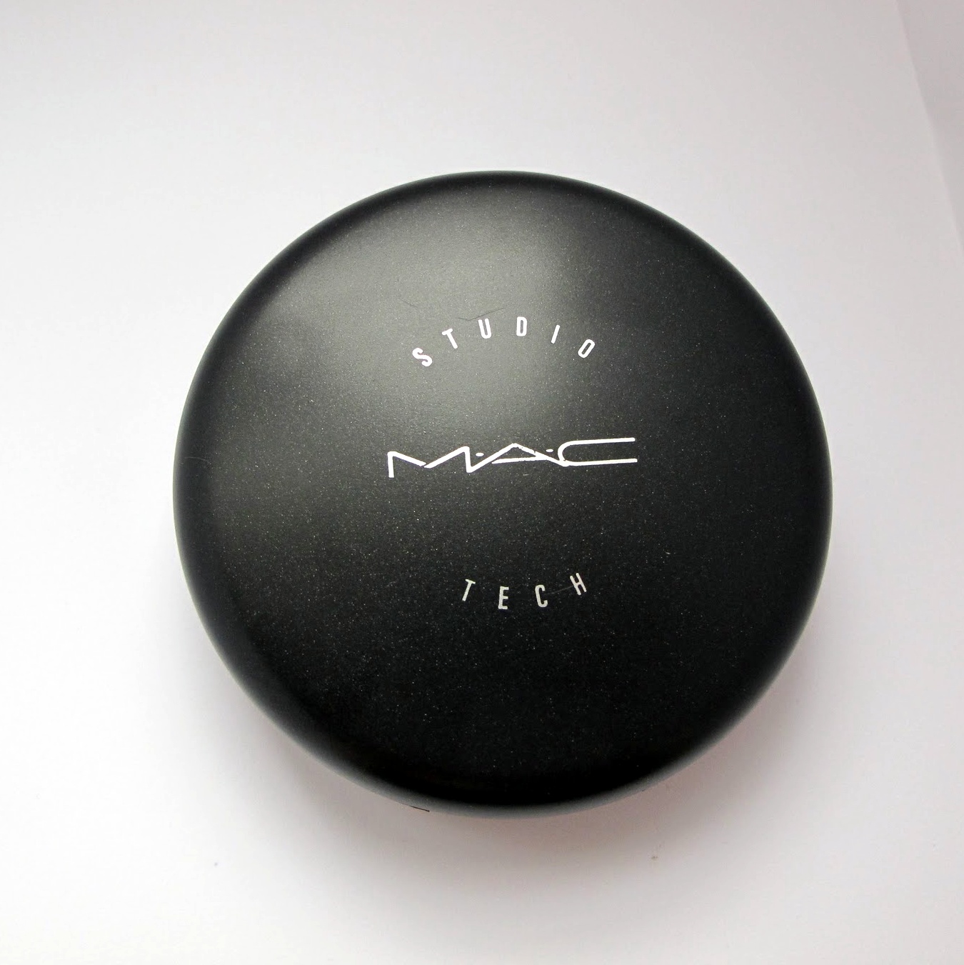 waste your time and money: 018 Review: MAC Studio Tech Foundation in NW15