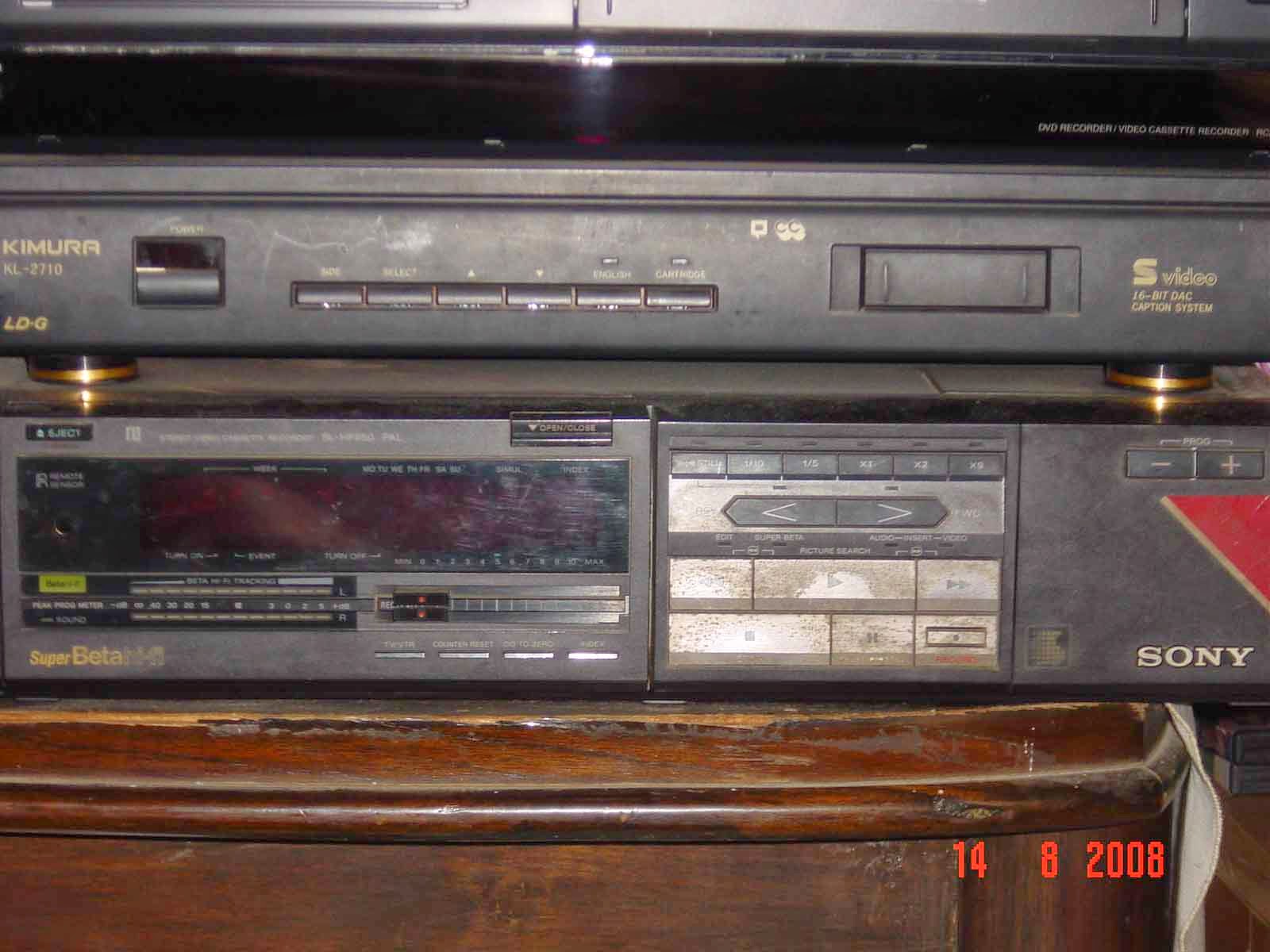 Dunia Nostalgia 80-an : Kenangan Manis Betamax Video Player