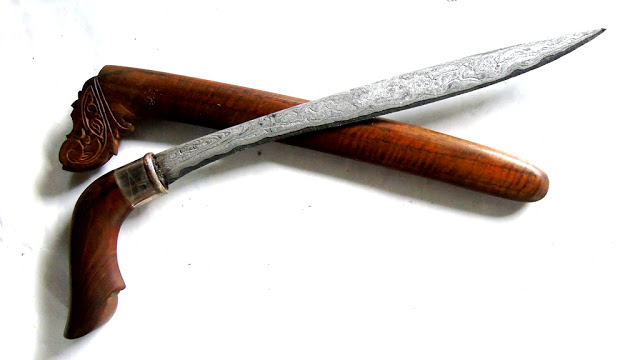 Berbagai Macam Bentuk Badik - Badik Pamor