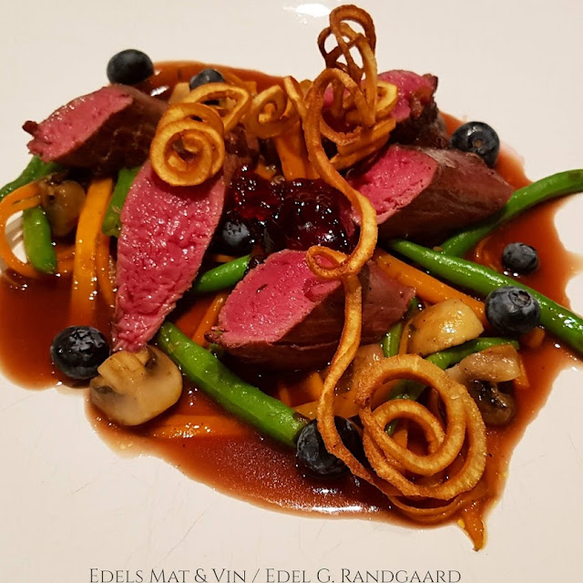 Edels Mat : Reinsdyrfilet med fritert pastinakk og portvinsaus 🍃