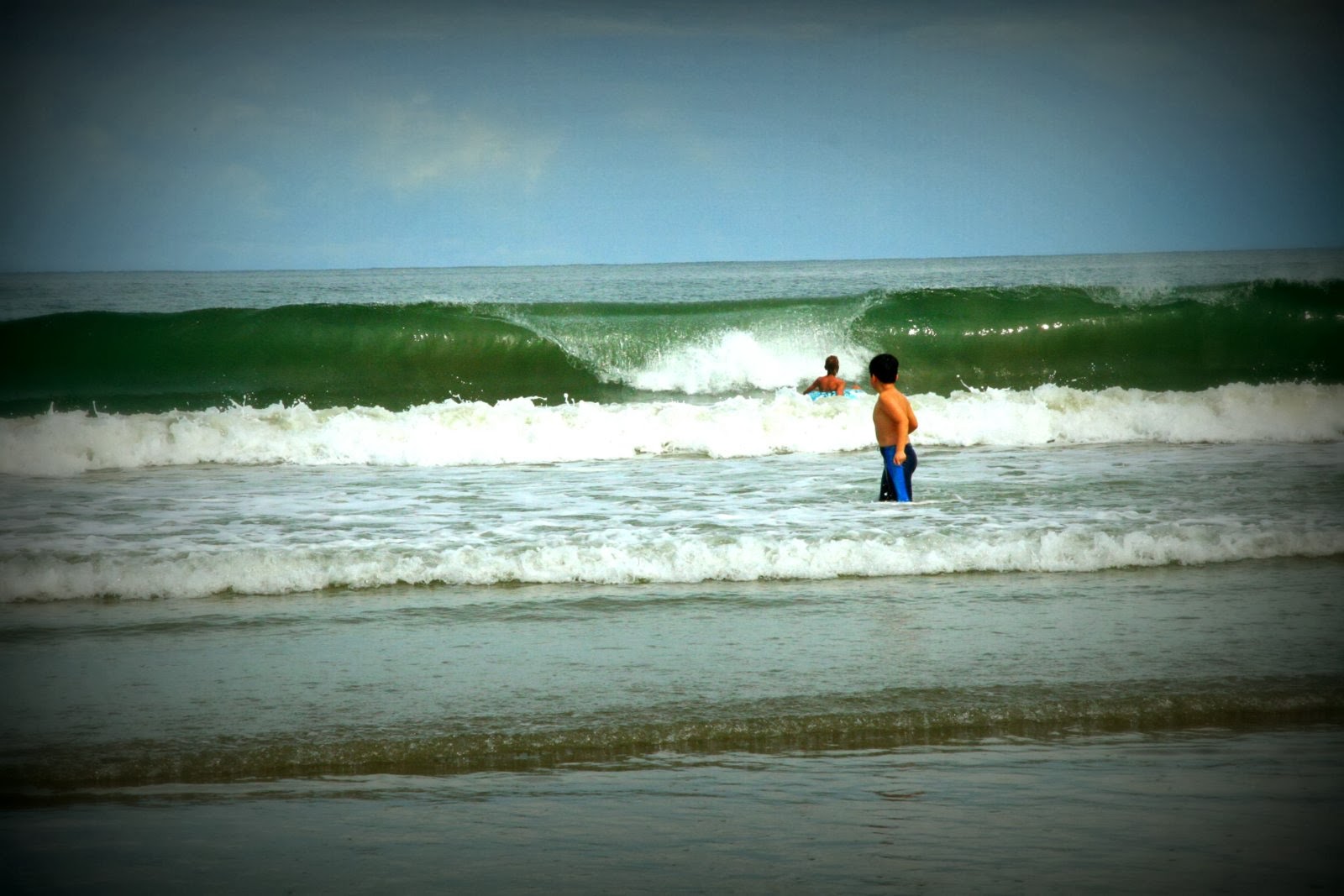 Climbing Mt Kinabalu: Waves at Karambunai: North of Kota Kinabalu