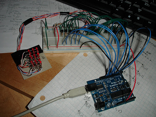 Flyer One: Arduino: una base diferente para la domótica