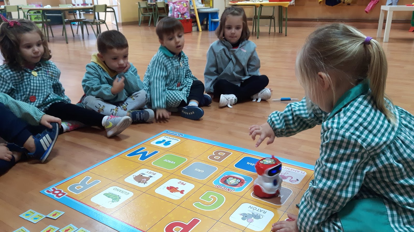 PEQUES SANTIAGO: Doc el robot, tangram y gran libro