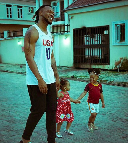 Aww...how sweet! Flavour's two girls kiss each other (photos)