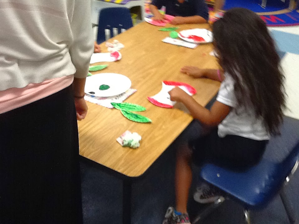 Mrs. Payton's Precious Kindergarteners: Apple Week & Friday Alphabet Hats