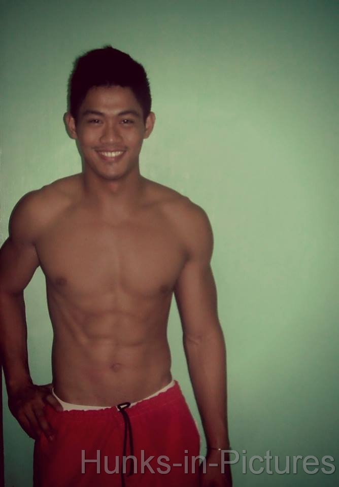 Hunks in Pictures: Cosmo Bachelor 2013 Keim Lumampao