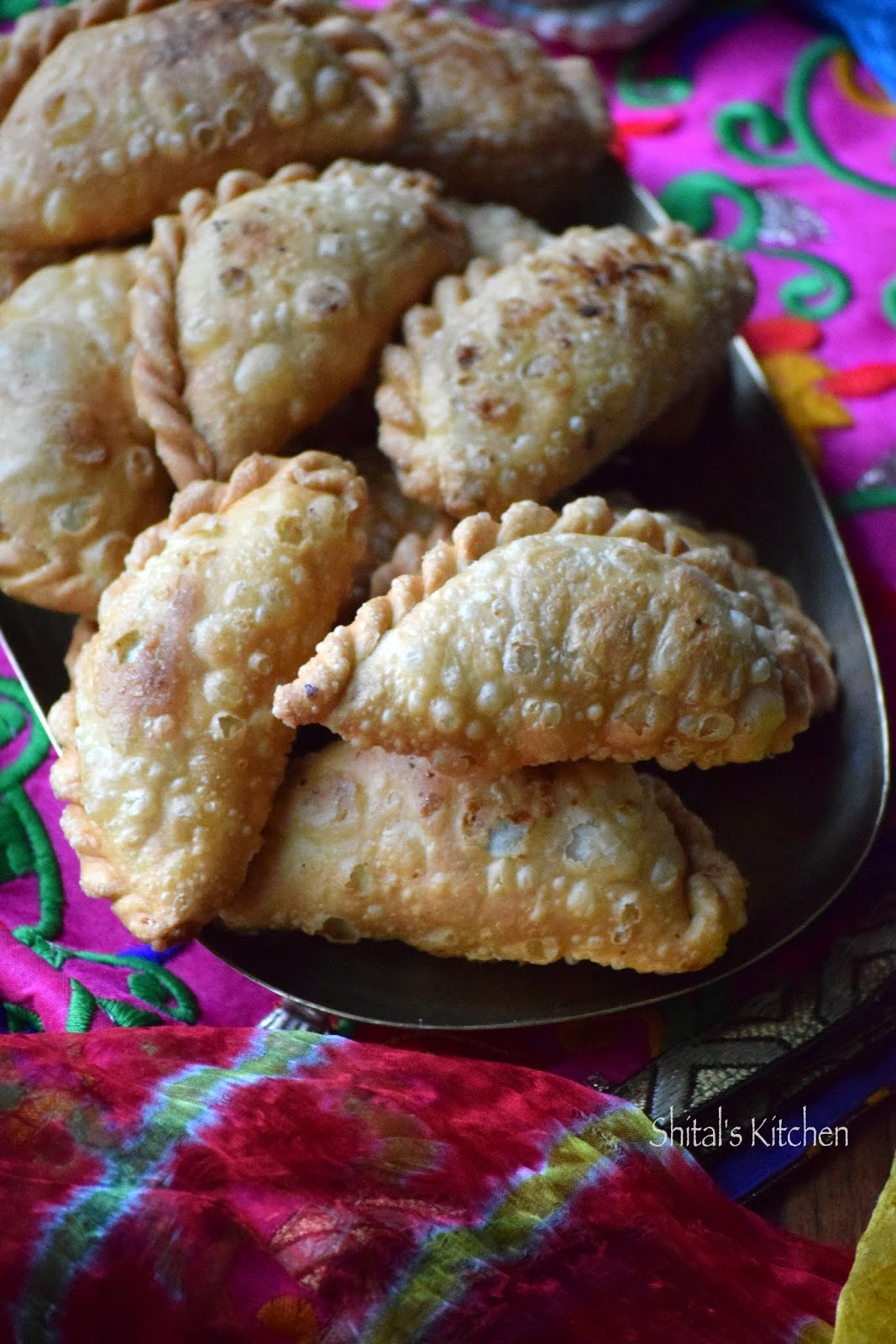 Shital's-Kitchen: Sweet Ghughra