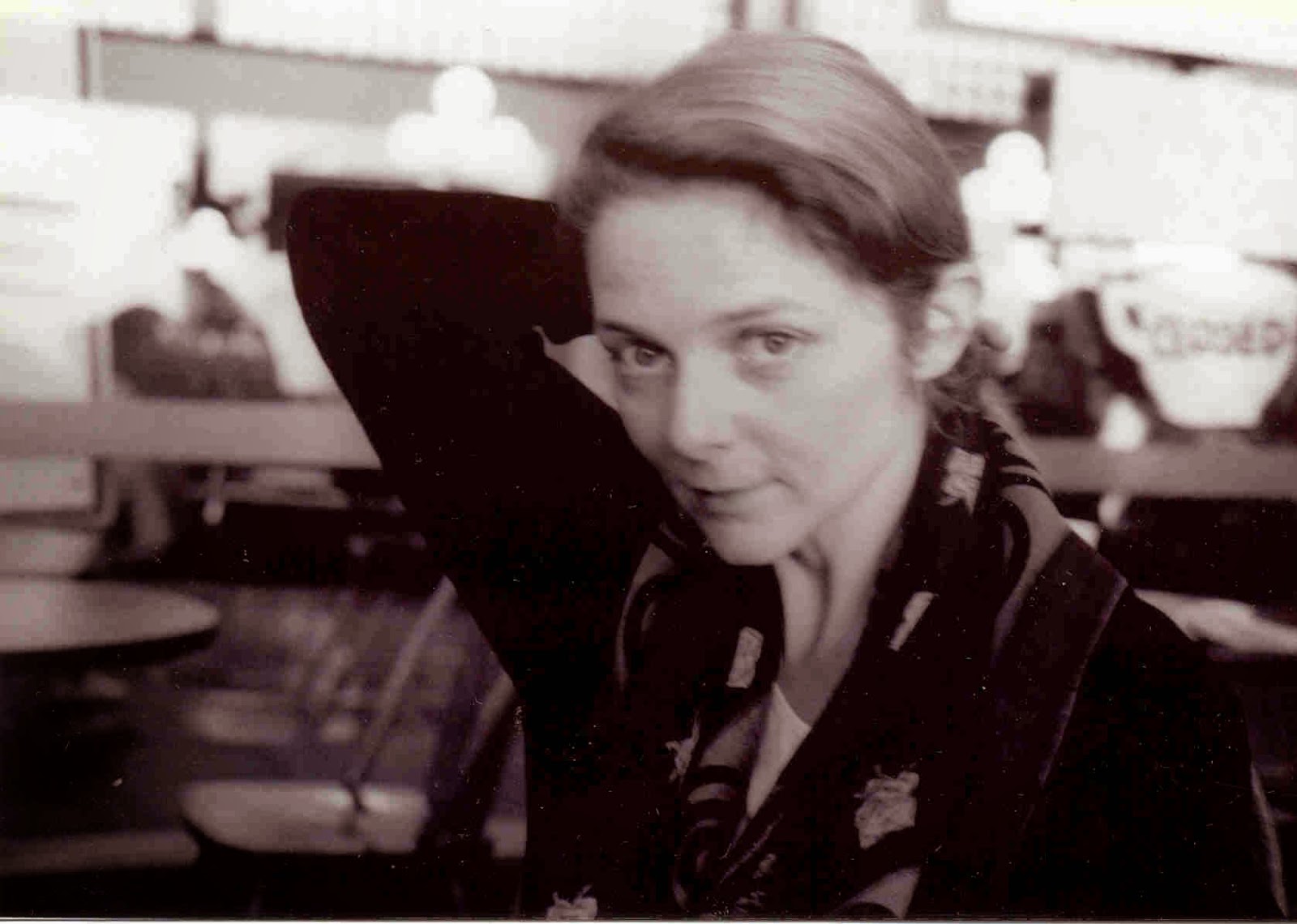 A Longhouse Birdhouse: ELIZABETH WILLIS