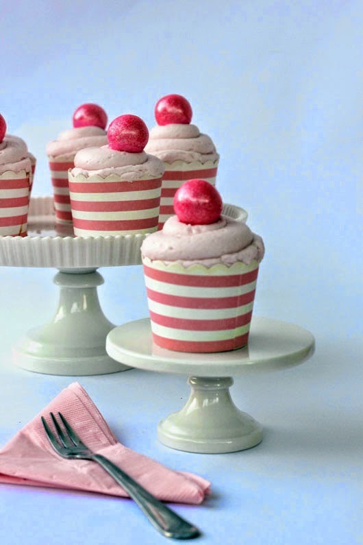 FUN RECIPE WORLD : Pretty Pink Vanilla Cupcakes Recipe