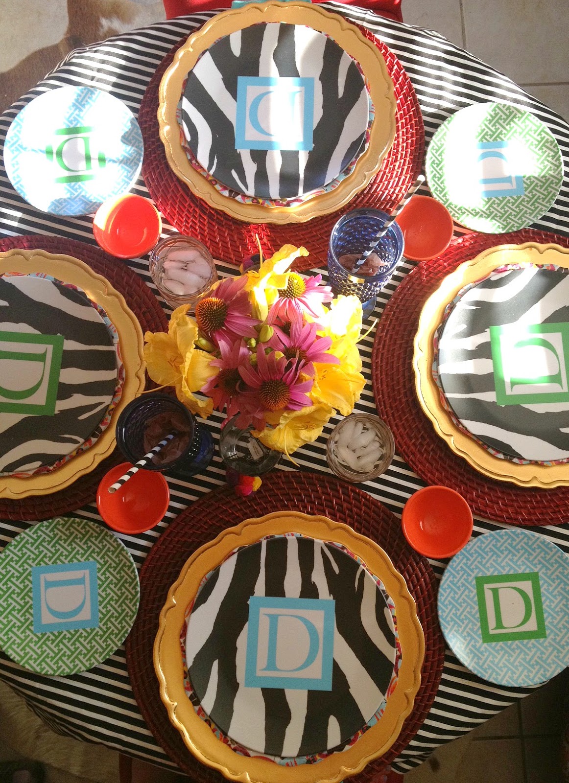 sadie + stella: La Plates Giveaway!