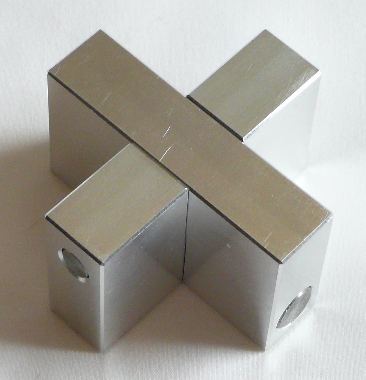 PuzzleMad: Aluminium Puzzles by Wil Strijbos