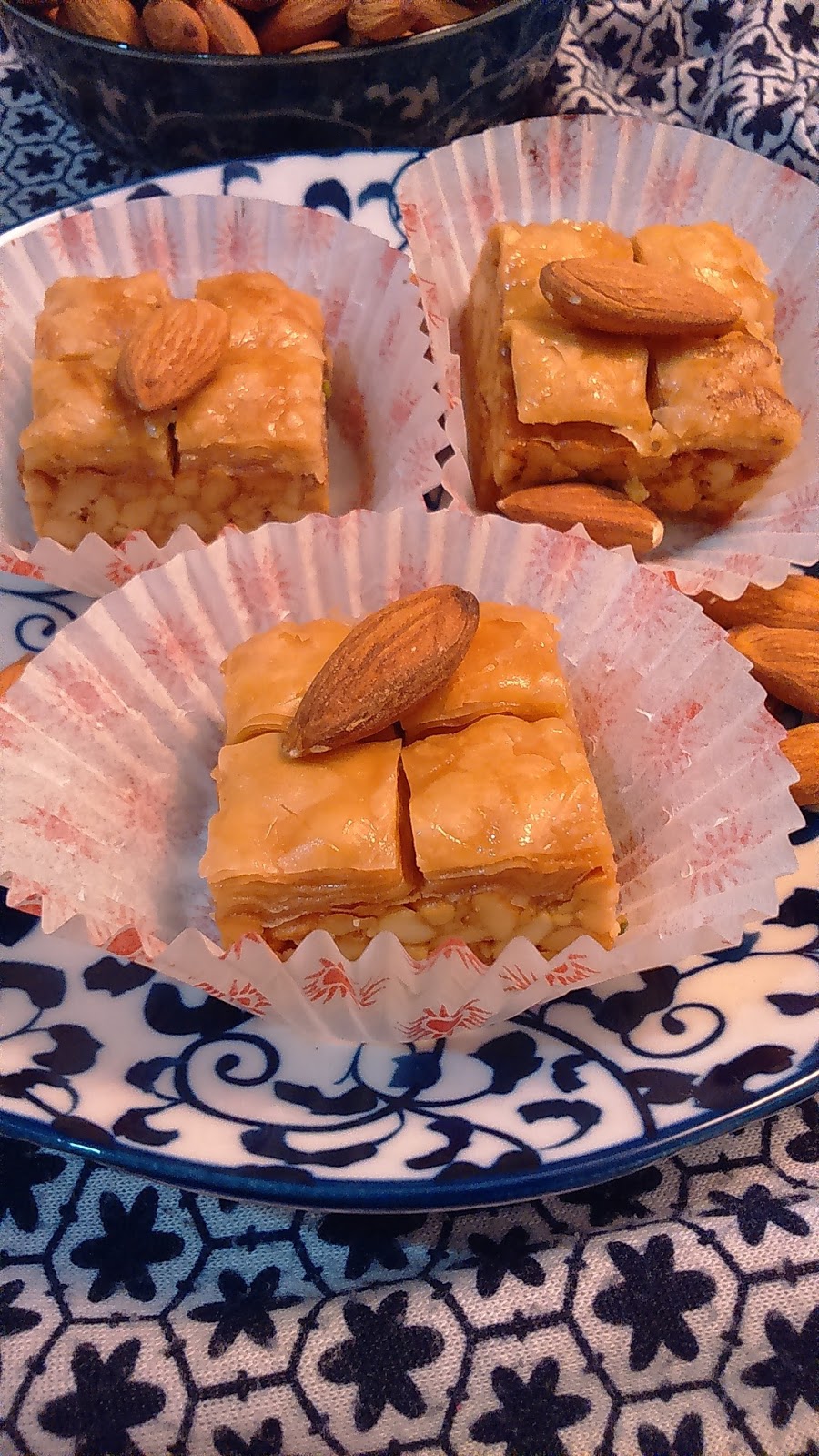 sarguna's fantabulous kitchen: Lebanese Almond Baklava