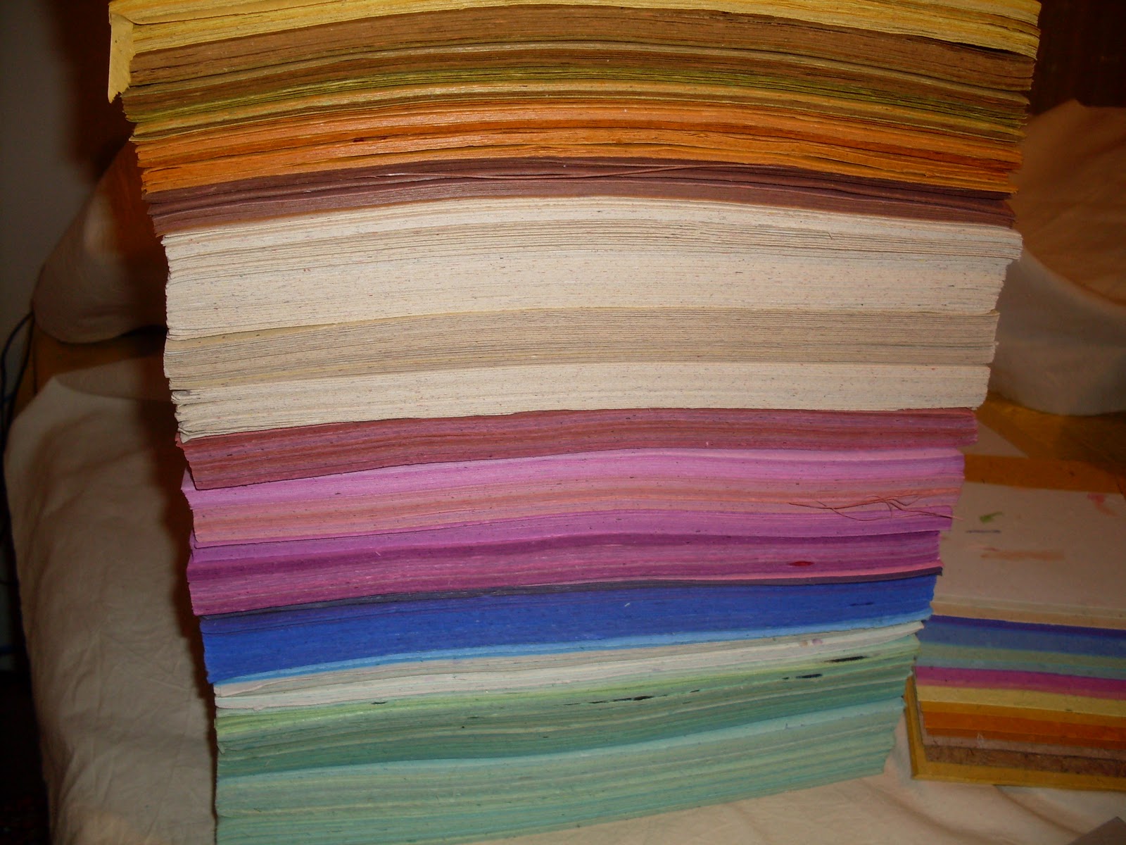 Inventando Papeles: diseños con papeles hechos a mano 100% ecológicos