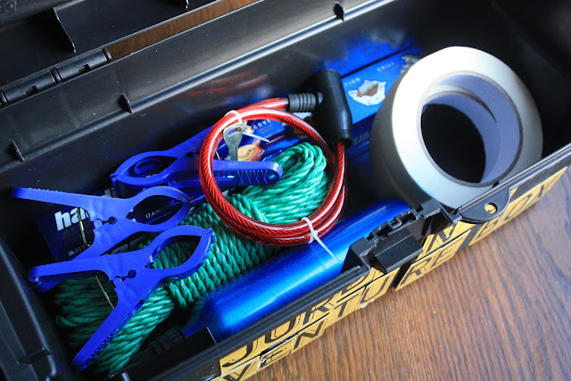 Adventure Box: Gift Idea | Holding the World in a Paper Cup