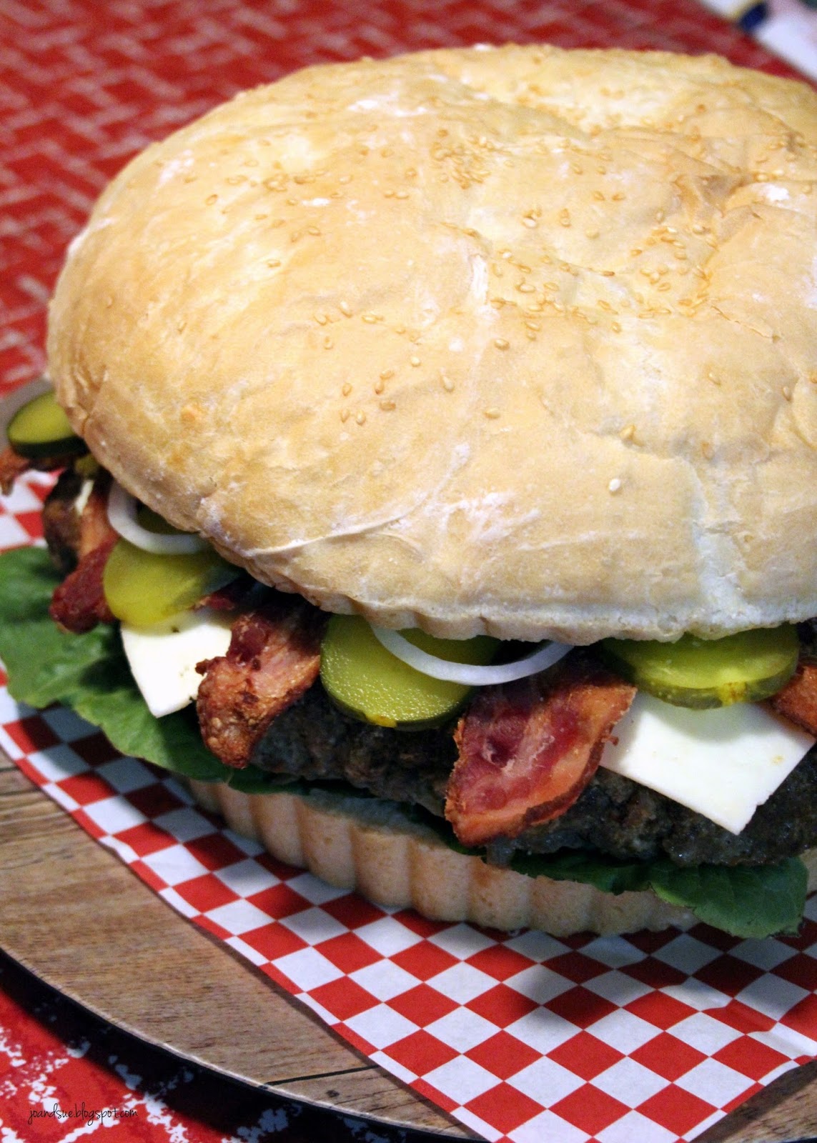 Jo and Sue: Giant Bacon Cheeseburger