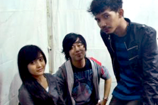Cakepnya Vira Razak Vocalist Revara Band ~ AndyAndong Note