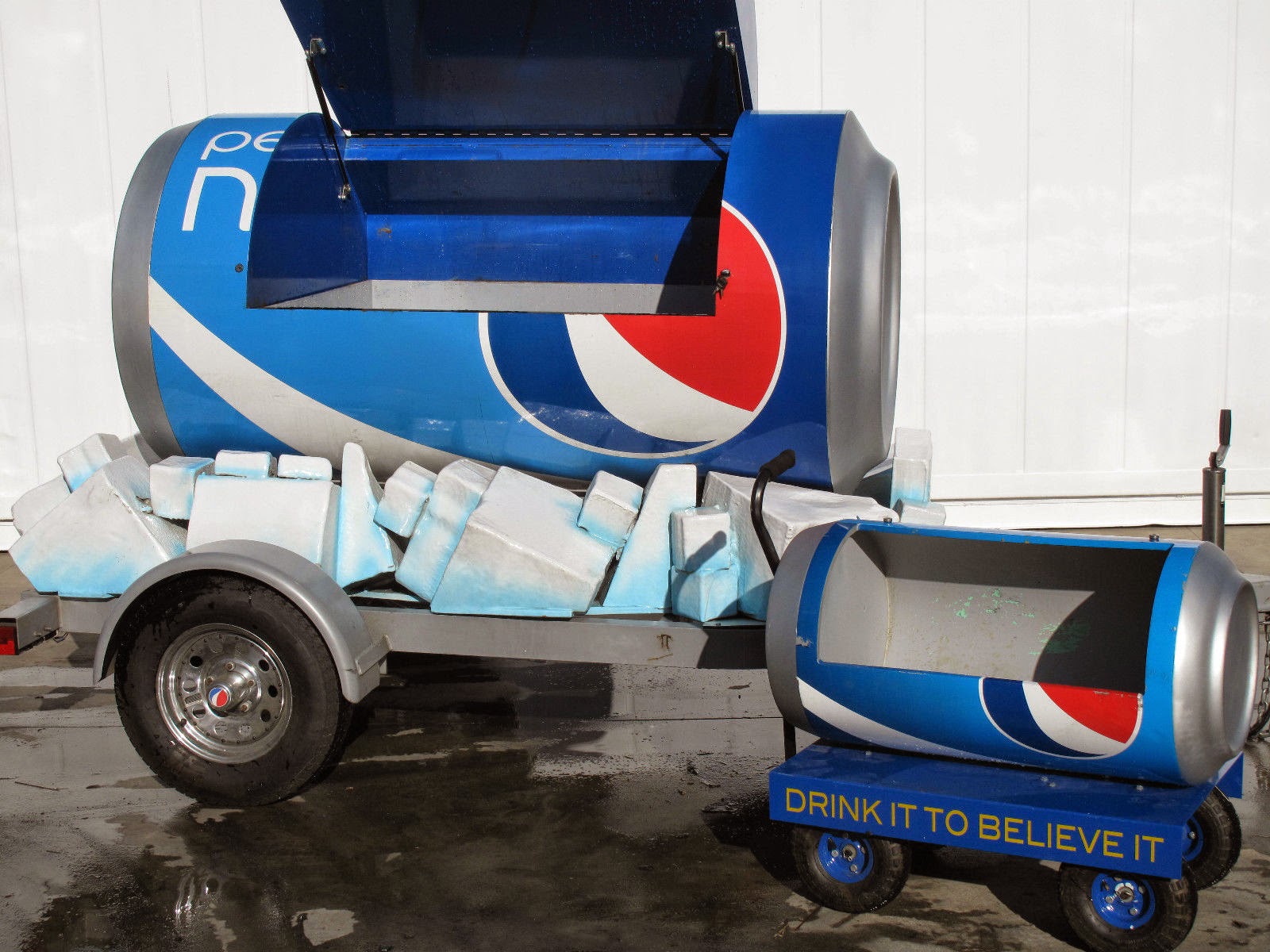 Thursday Twister: Giant Can - DailyTurismo