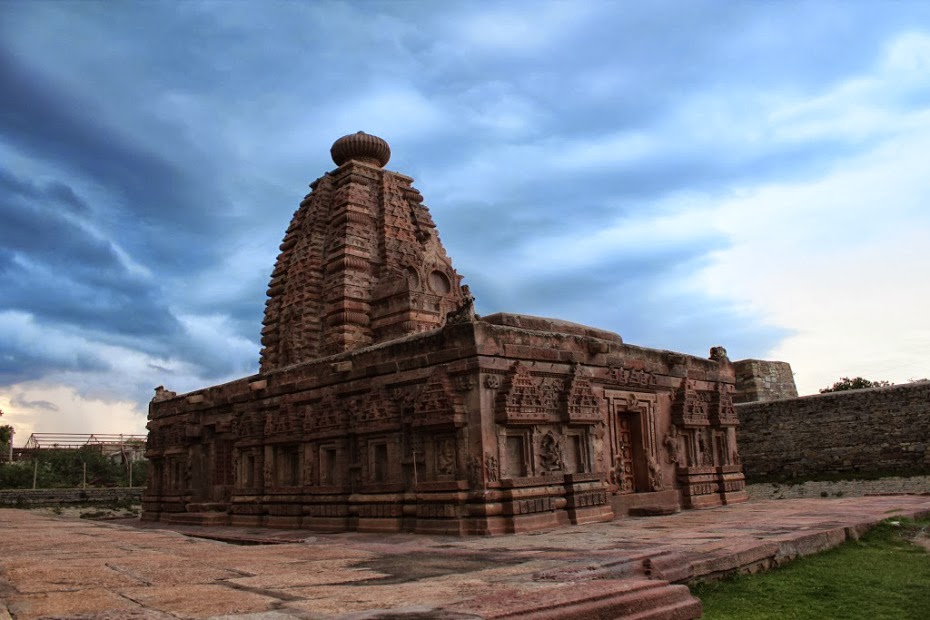 CHALUKYAS: Navabrahma Temples built by the Badami Chalukyas at Alampur ...