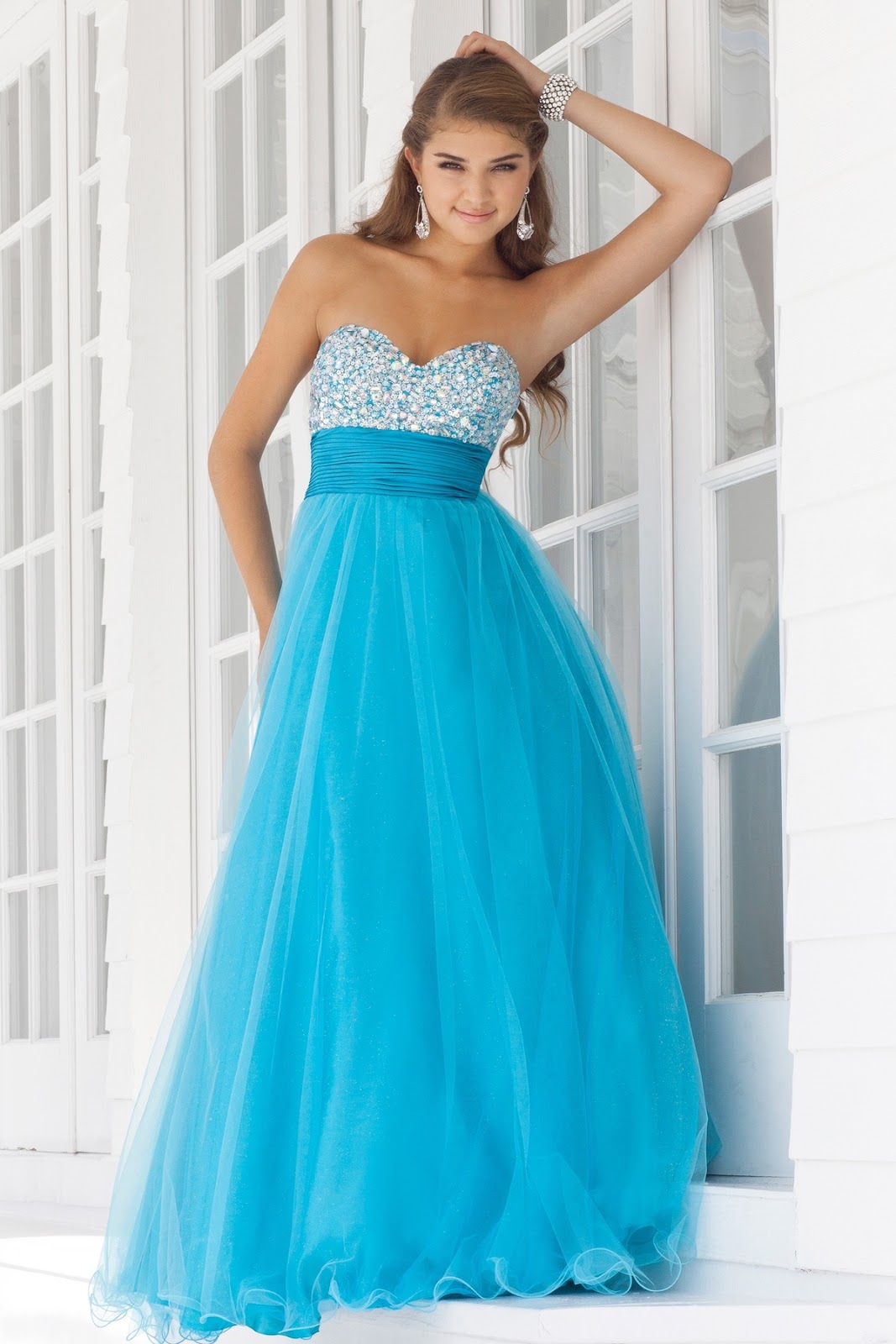 Short hairstyles 2012: PROM DRESSES: IMPORTANT PART OF PROM EVENT