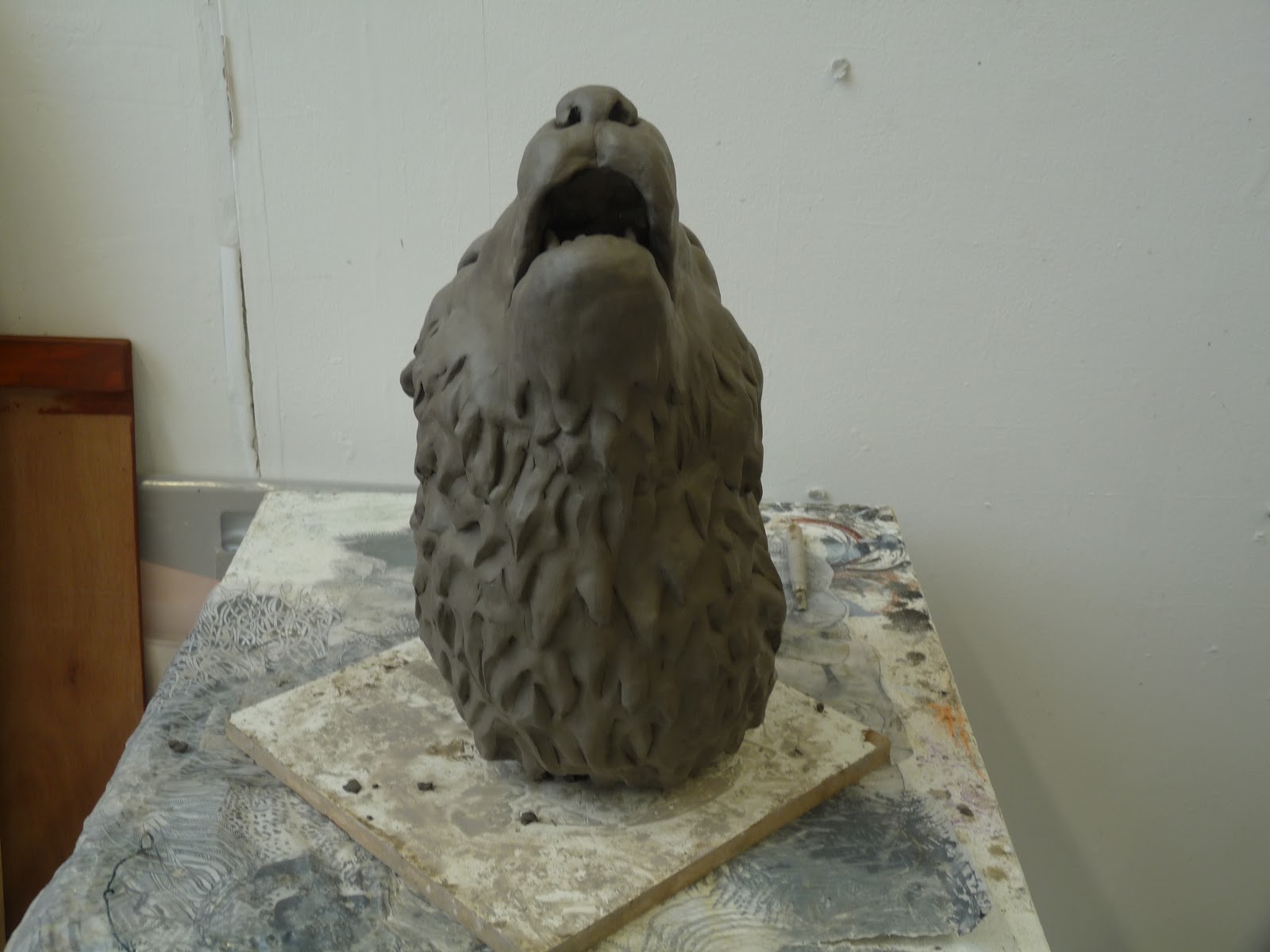 Jackal Leg: Modelling a Wolf's head (final clay model)...