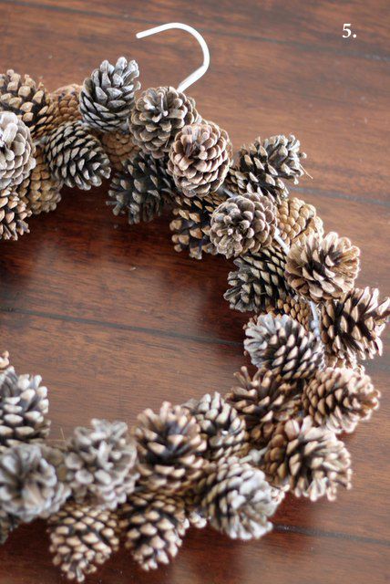 HandMadera: Holiday tutorial: Pine Cone Wreath DIY