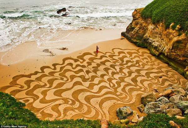 Information Hub: Amazing Sandscape Art