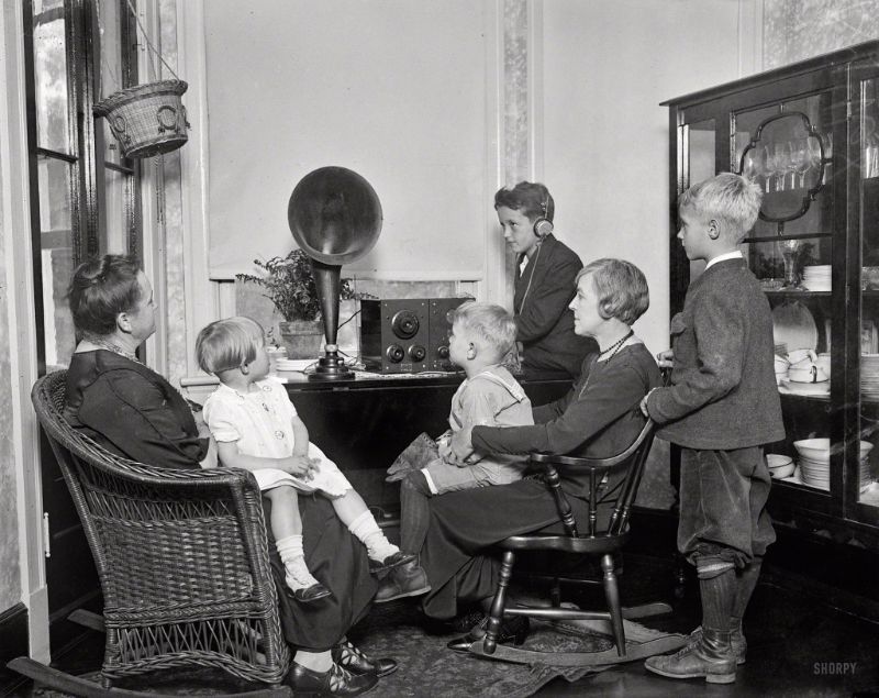 Before Television: Interesting Photos of People With Their Radios ...