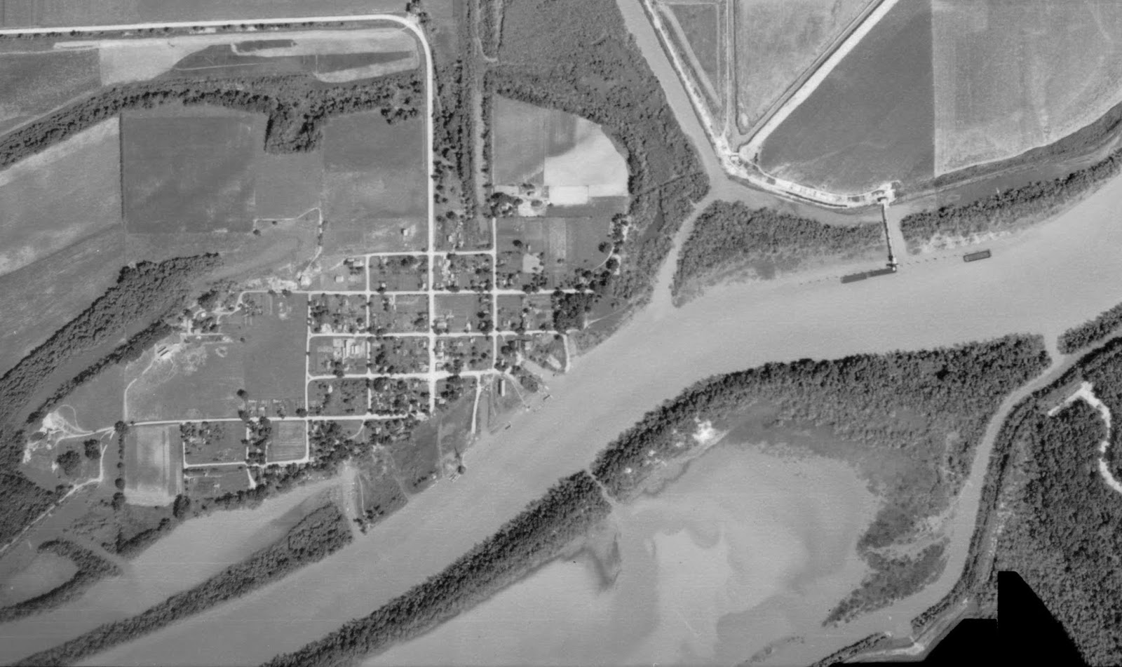 Towns and Nature: Liverpool, IL: United Electric Coal Dock and Railroad