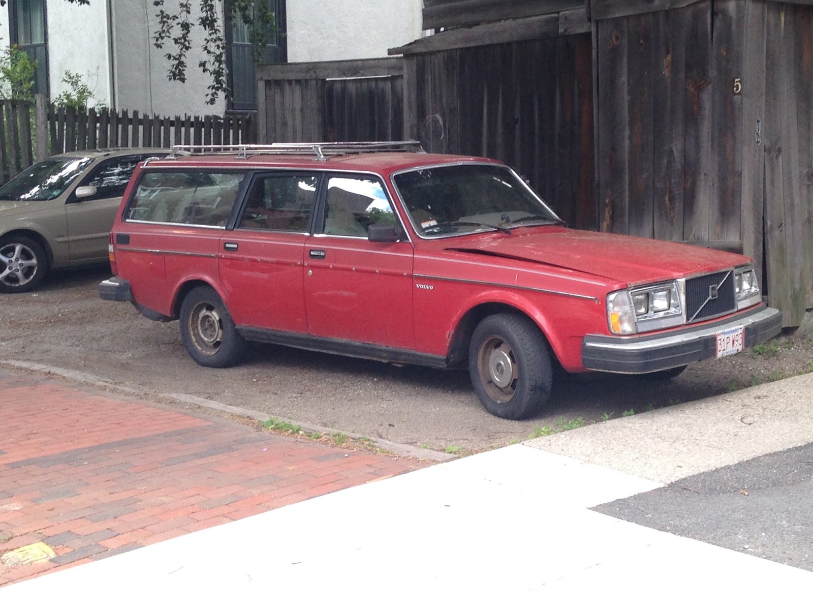 autoliterate: Cambridge Icon: The 1983 Volvo 240 Wagon