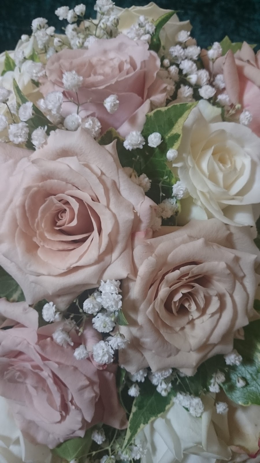 Sandra's Flower Studio.: Blush and Ivory rose wedding
