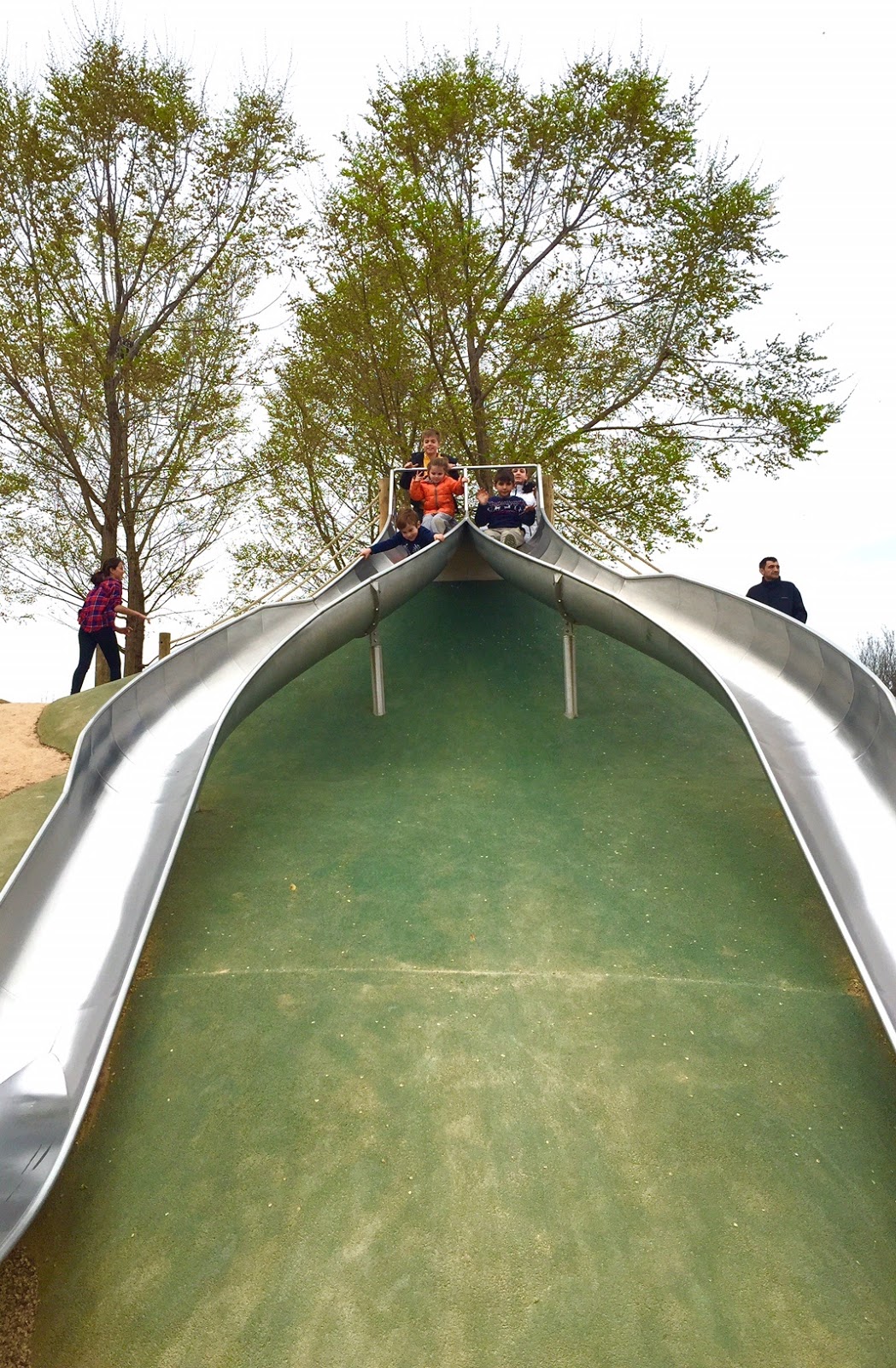 Enanos viajeros: Parque de los toboganes gigantes de Sant Cugat: ocio ...