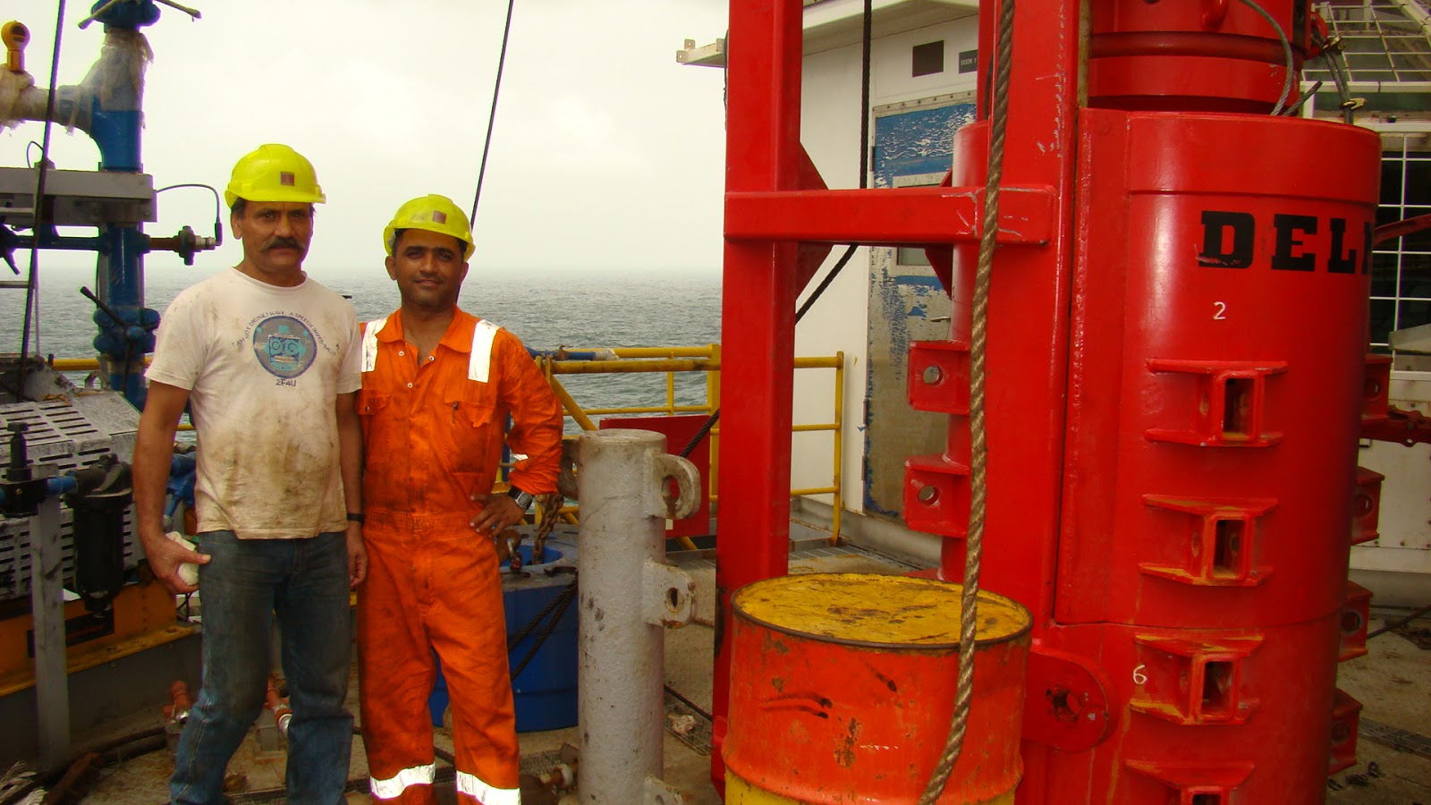 DESIGN IN AUTOCAD , PRO E , SOLIDWORKS, UNIGRAPHICS, ADOBE ILLUSTRATOR ...