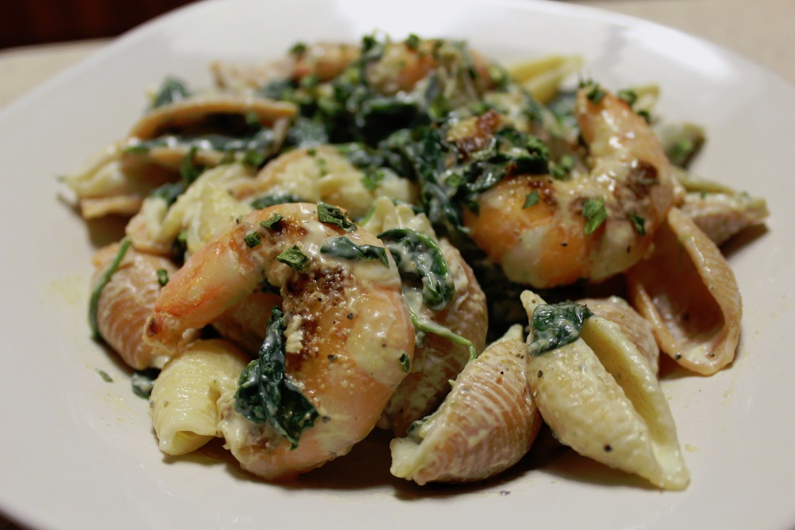 Gigantic shrimp and creamy pasta shells!